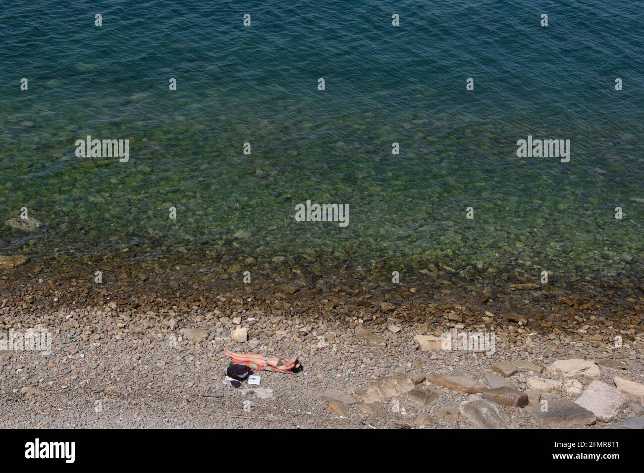 Pebbles underwater hi-res stock photography and images - Alamy