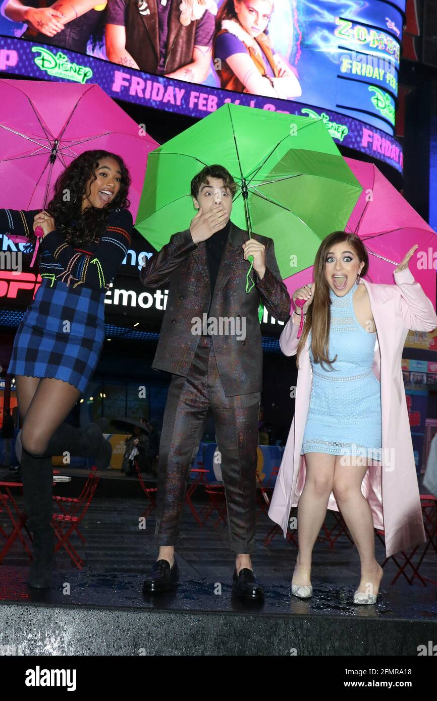 New York - NY - 20200211 The cast of the Freeform series Zombies ...