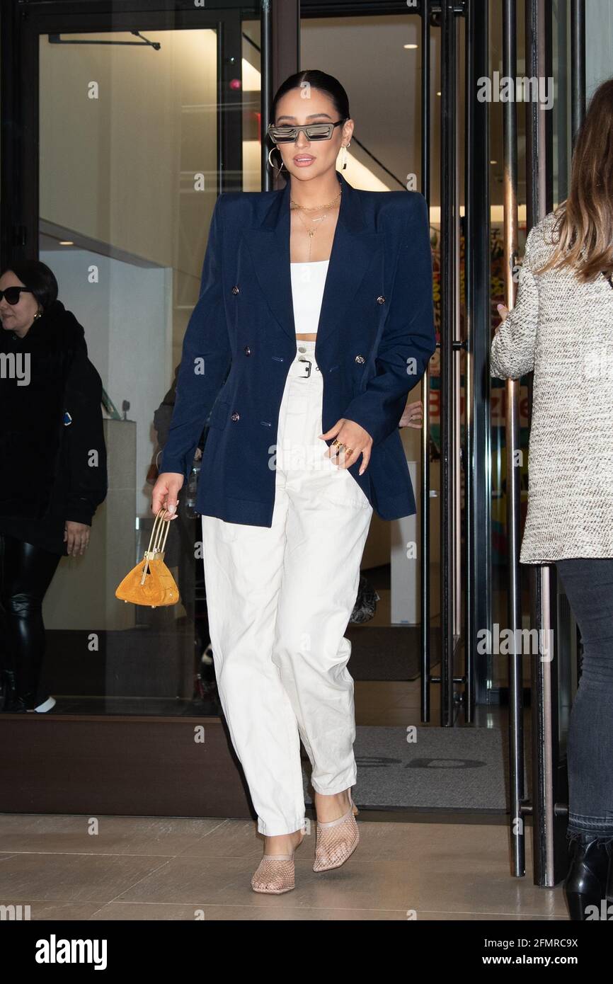 New York - NY - 20200219 - Shay Mitchell Sighting at BuzzFeed ...