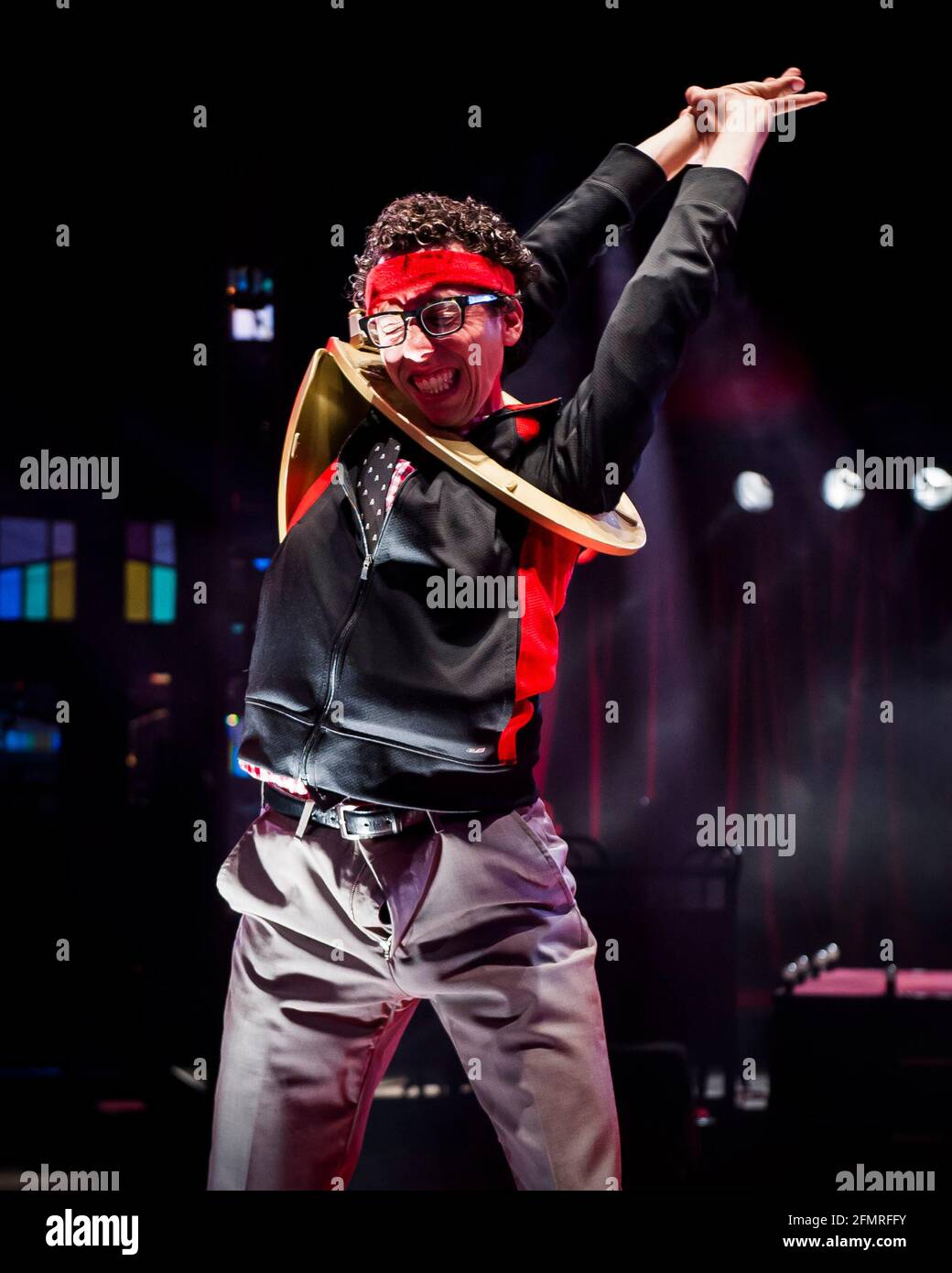 Contortionist on stage hi-res stock photography and images - Alamy