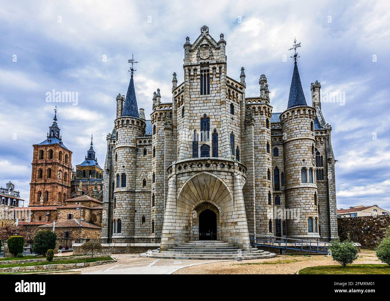 Gaudí castle astorga castilla león hi-res stock photography and images ...