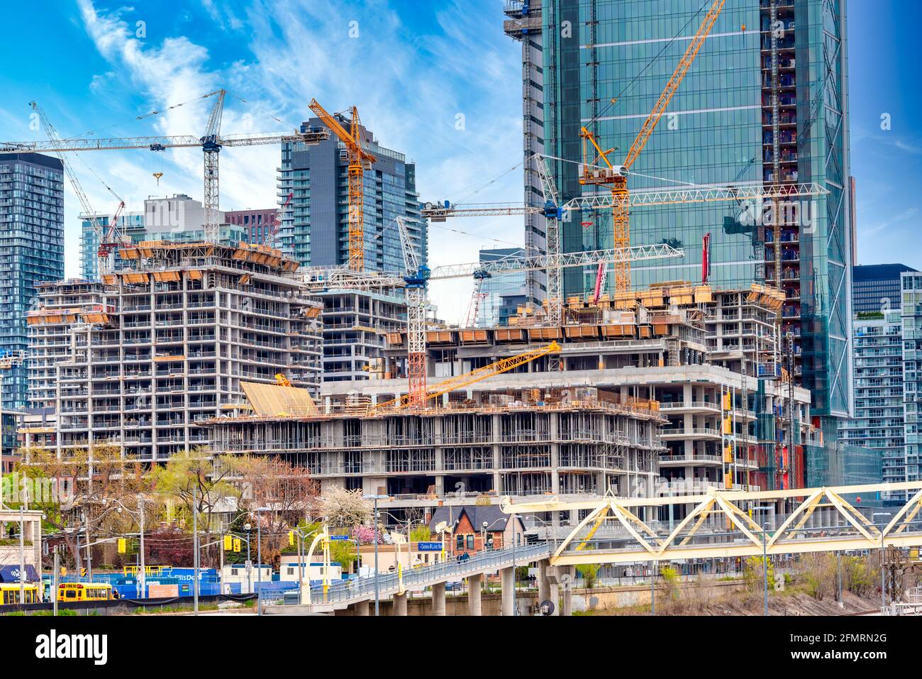 Toronto urban sprawl hi-res stock photography and images - Alamy