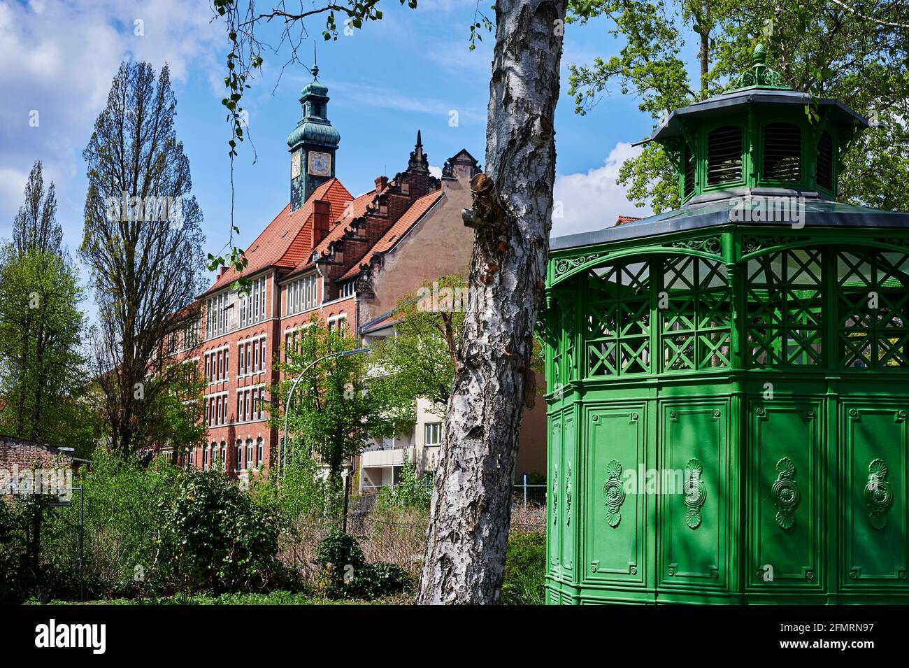 "Cafe Achteck" - cafe octagon is a Berlin nickname for a typical public ...