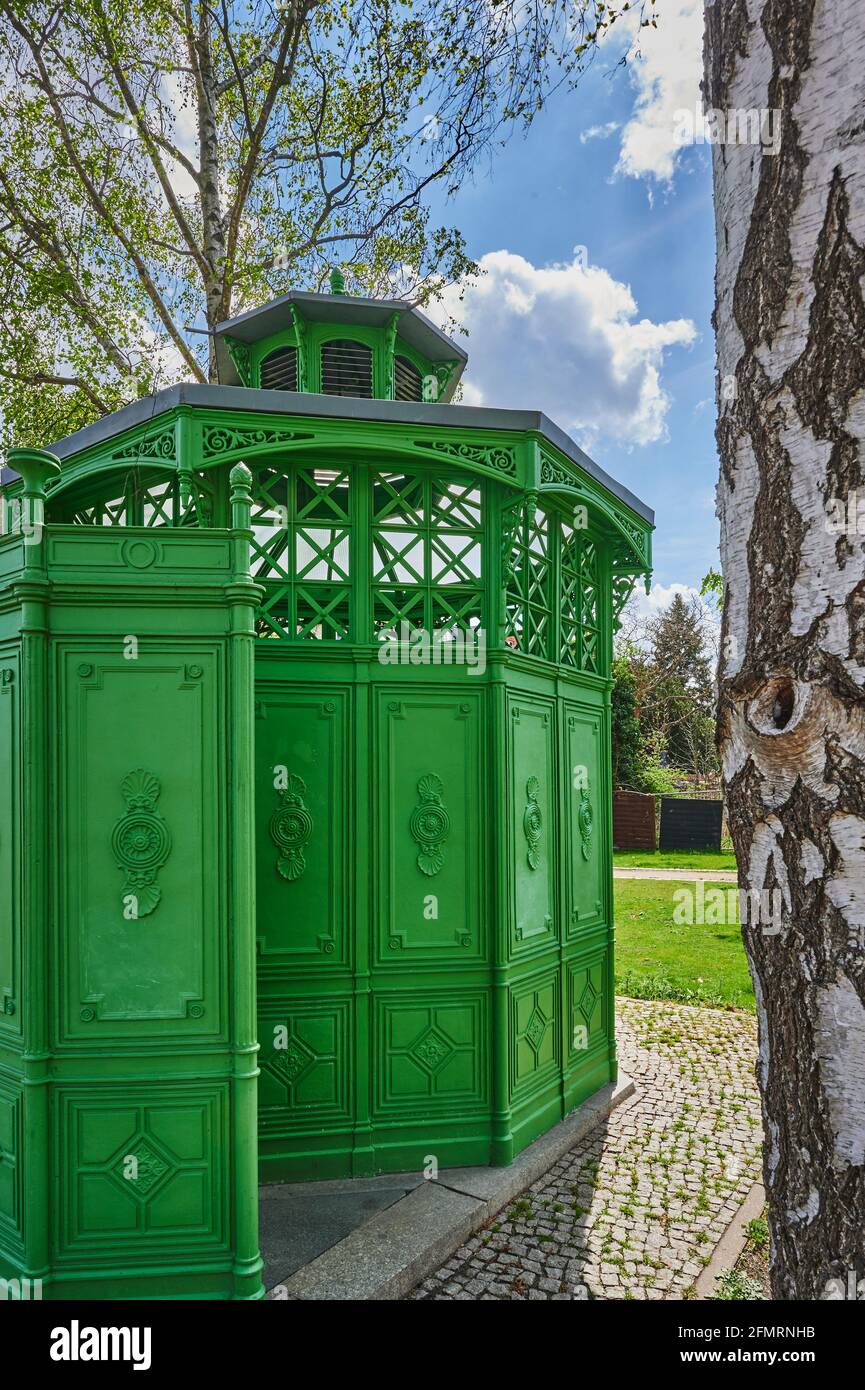 "Cafe Achteck" - cafe octagon is a Berlin nickname for a typical public ...