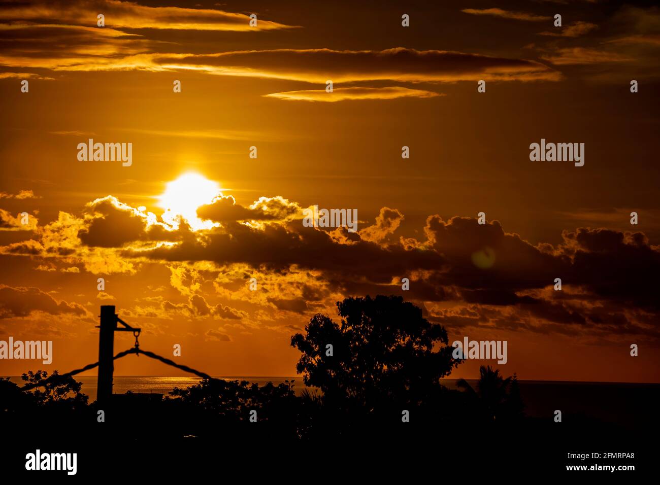 Sun over city climate hi-res stock photography and images - Alamy