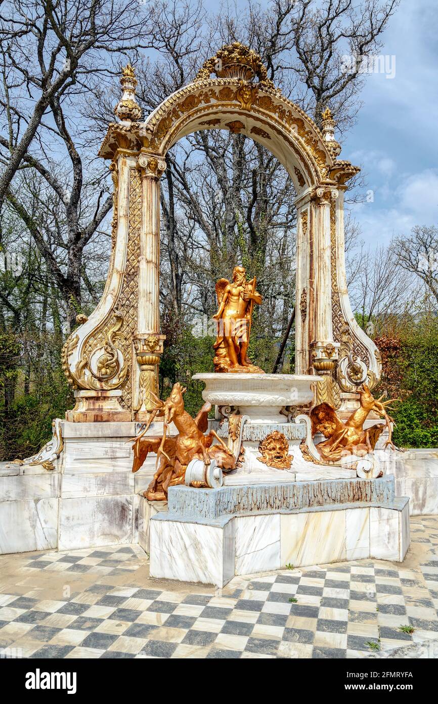 Statue of saturn hi-res stock photography and images - Alamy