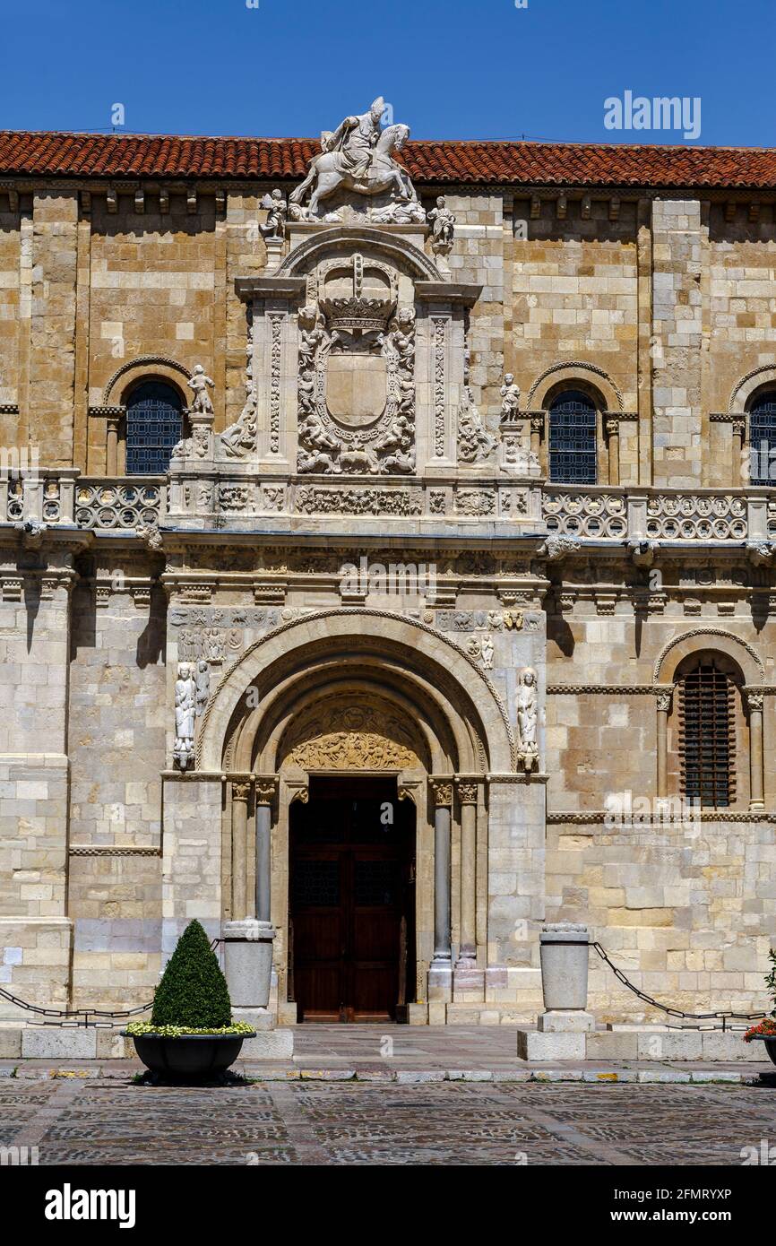 Collegiate Church of San Isidoro, Leon Spain Stock Photo - Alamy