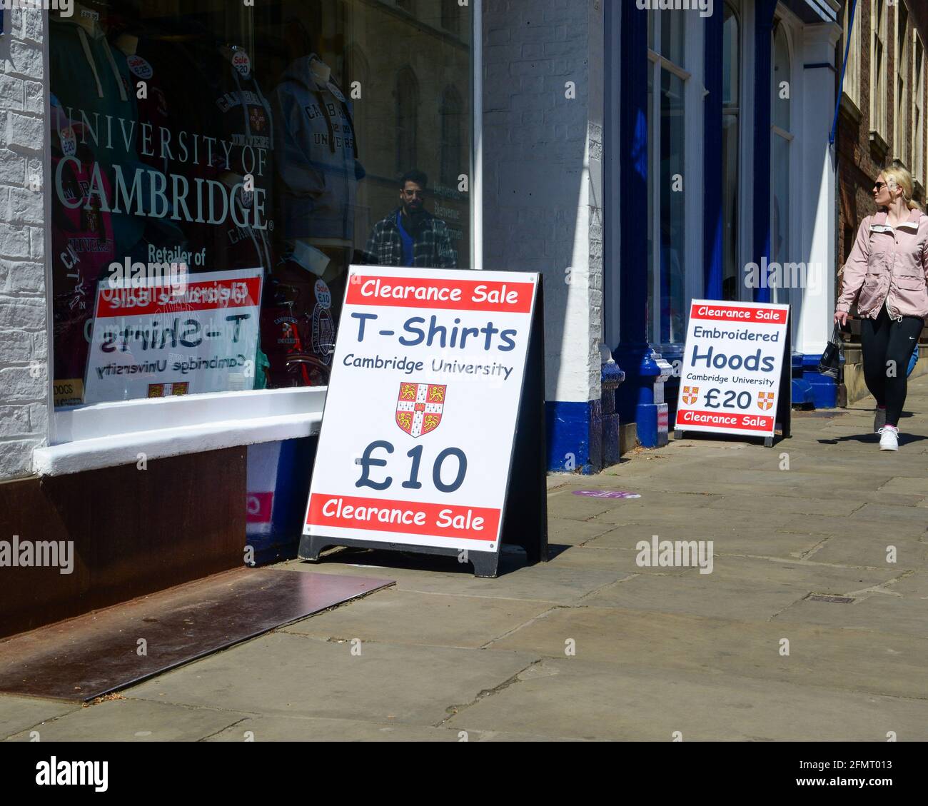 cambridge, UK, England 01-05-2021. Exterior retail shop with pavement ...