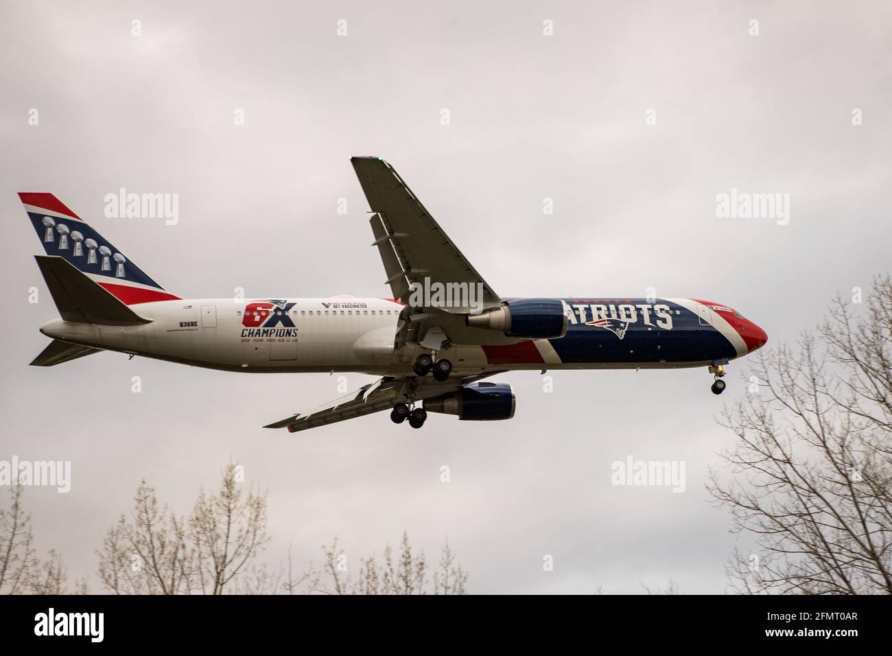 Rare Landing of a Boeing 767 at Burlington, Vermont Stock Photo - Alamy