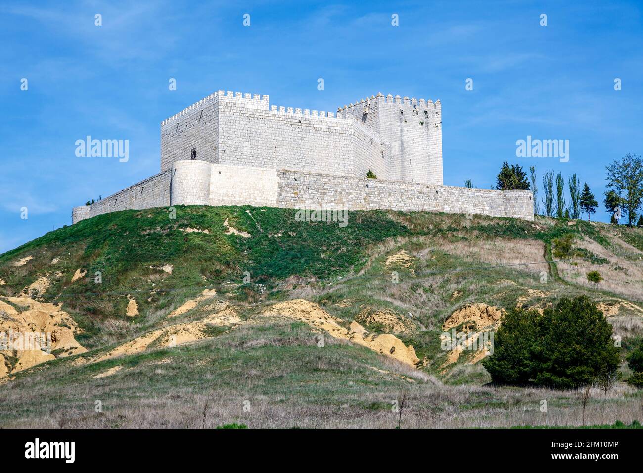 Monzon castle hi-res stock photography and images - Alamy