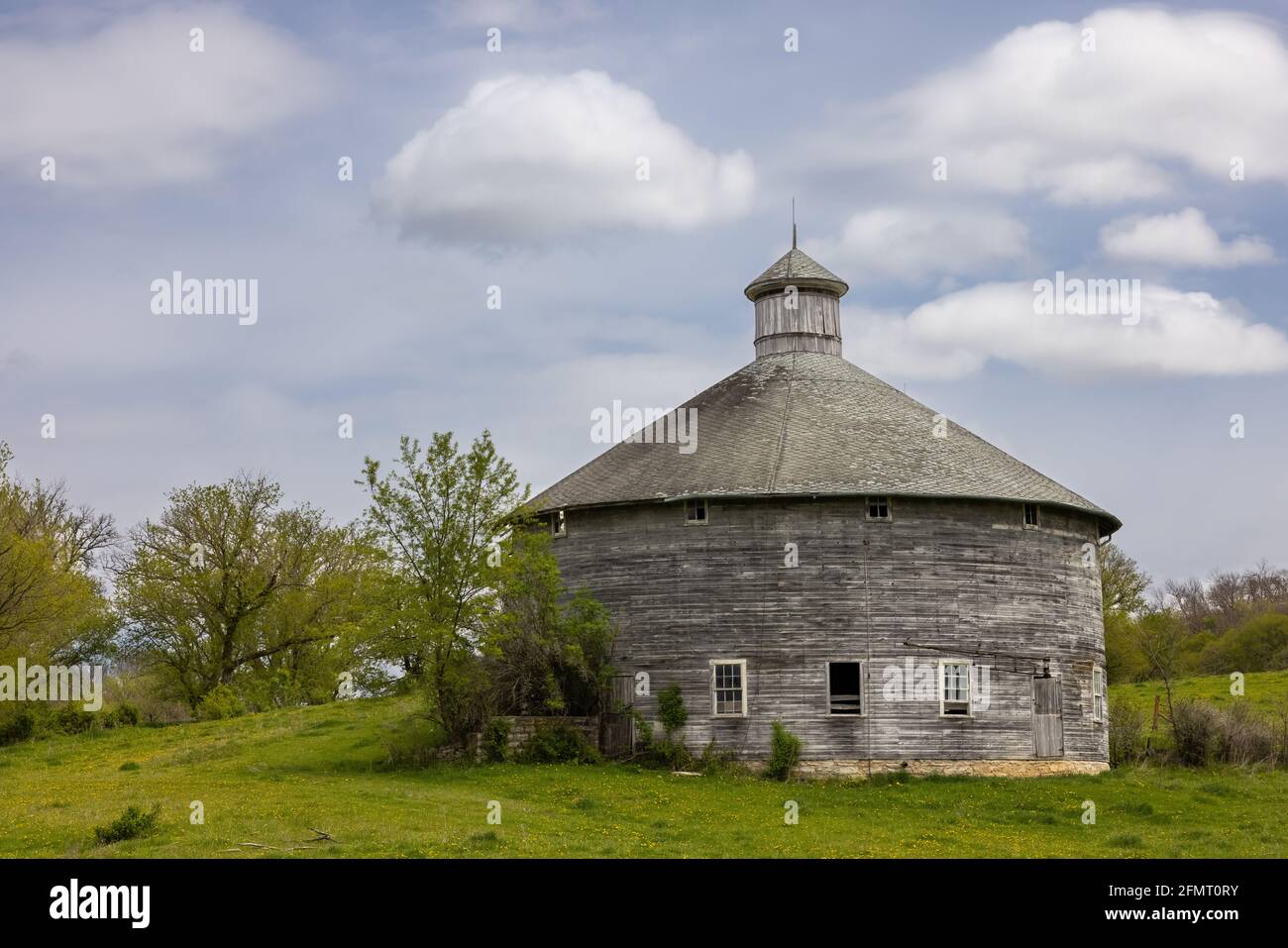 Vintage round barn hi-res stock photography and images - Alamy