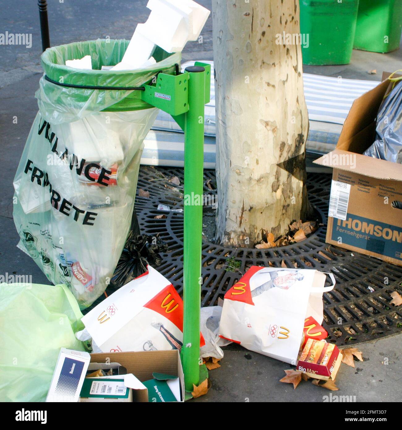 Garbage in the street, Paris, France Stock Photo - Alamy