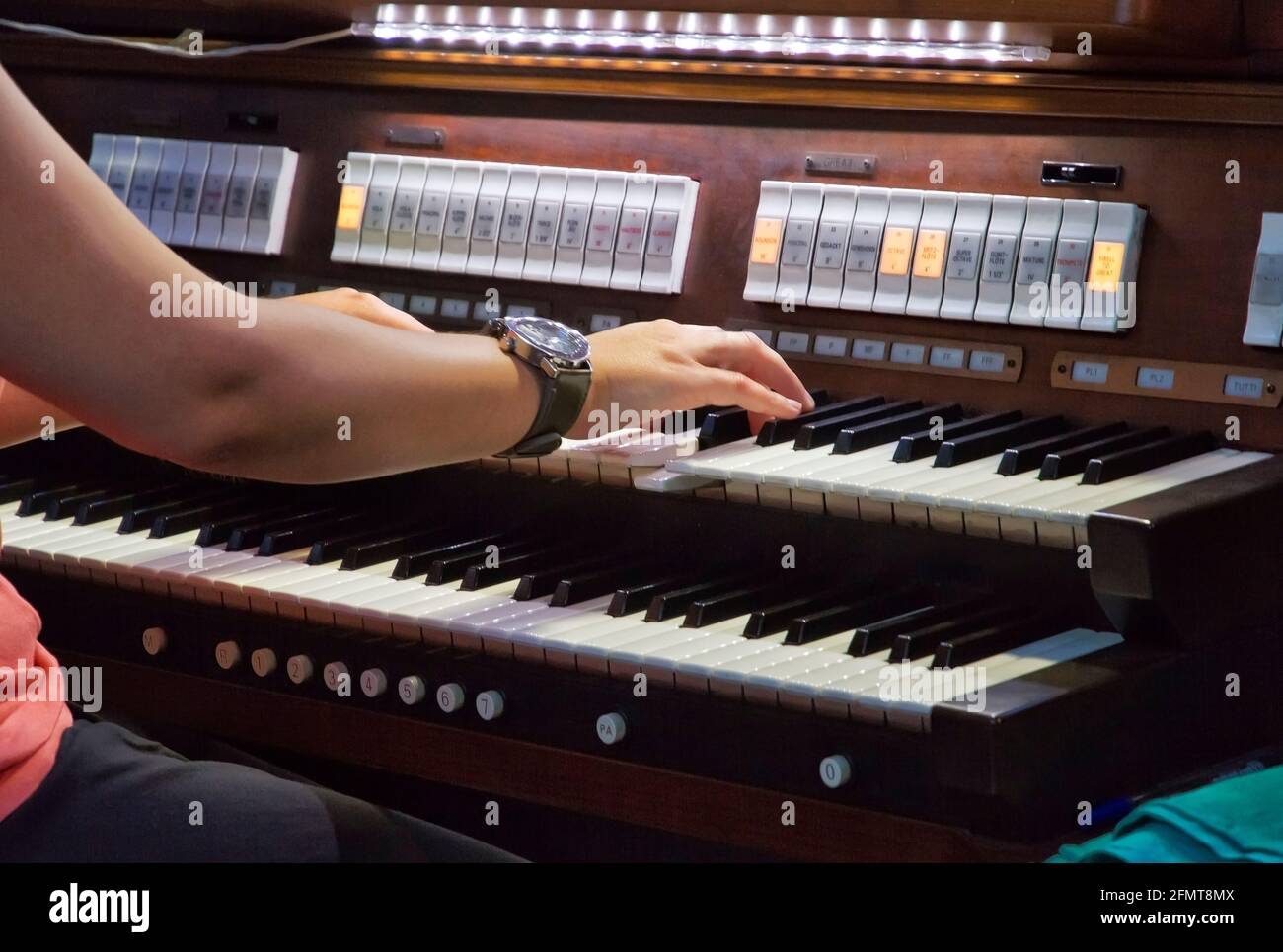 Black playing keyboards hi-res stock photography and images - Alamy