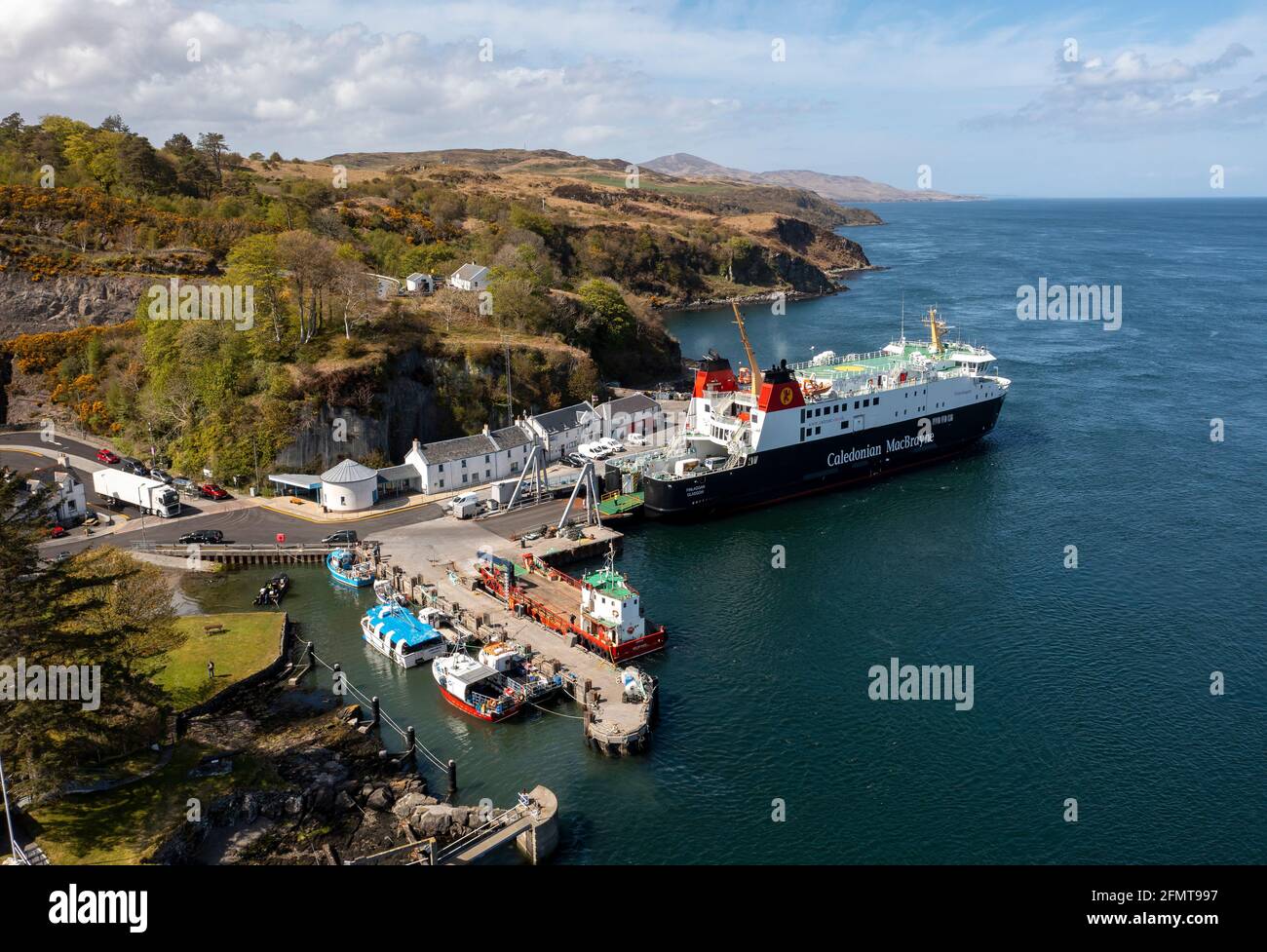 Ferry departing port askaig hi-res stock photography and images - Alamy