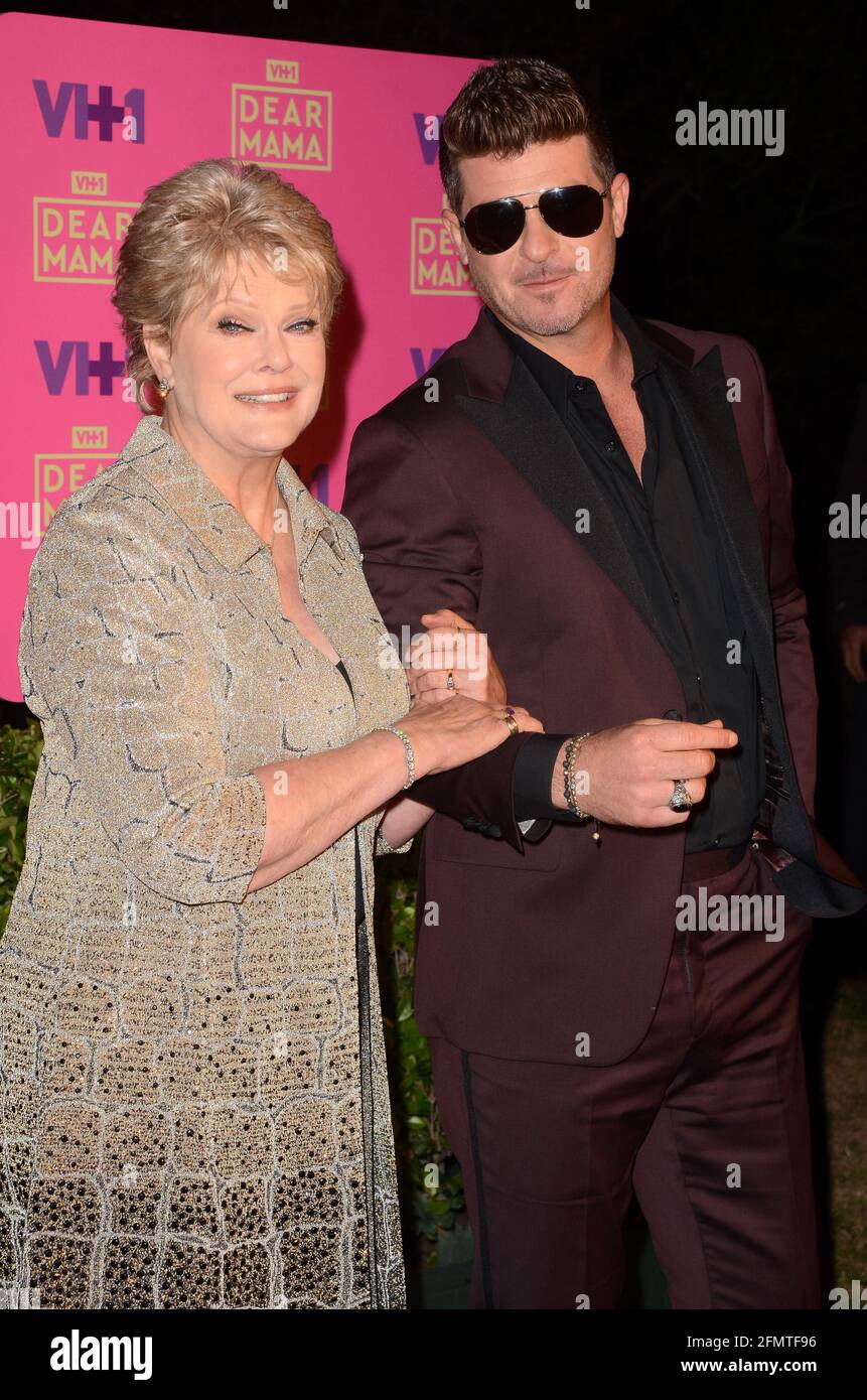 Gloria loring hi-res stock photography and images - Alamy