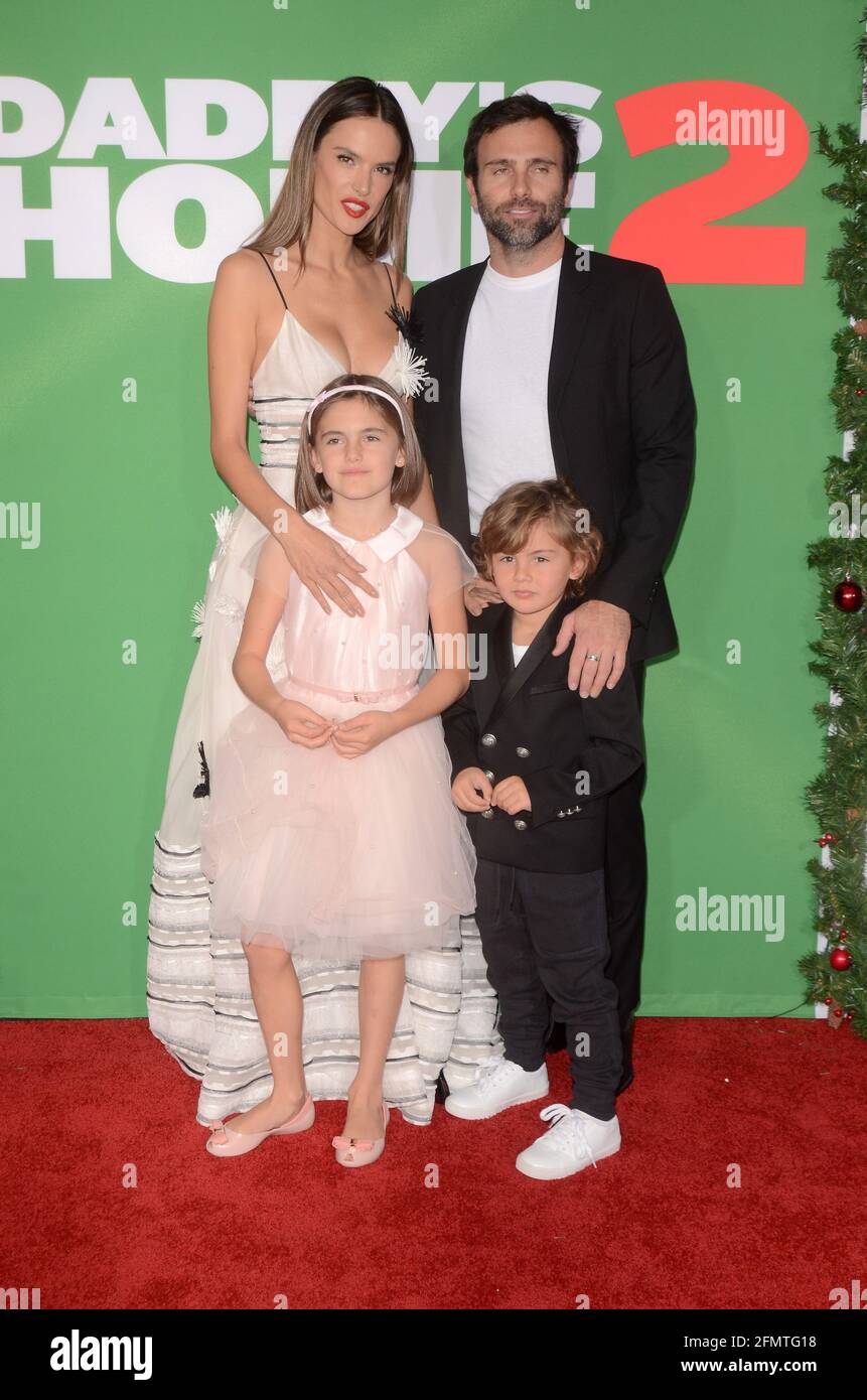LOS ANGELES - NOV 5: Alessandra Ambrosio, Jamie Mazur at the "Daddy's ...