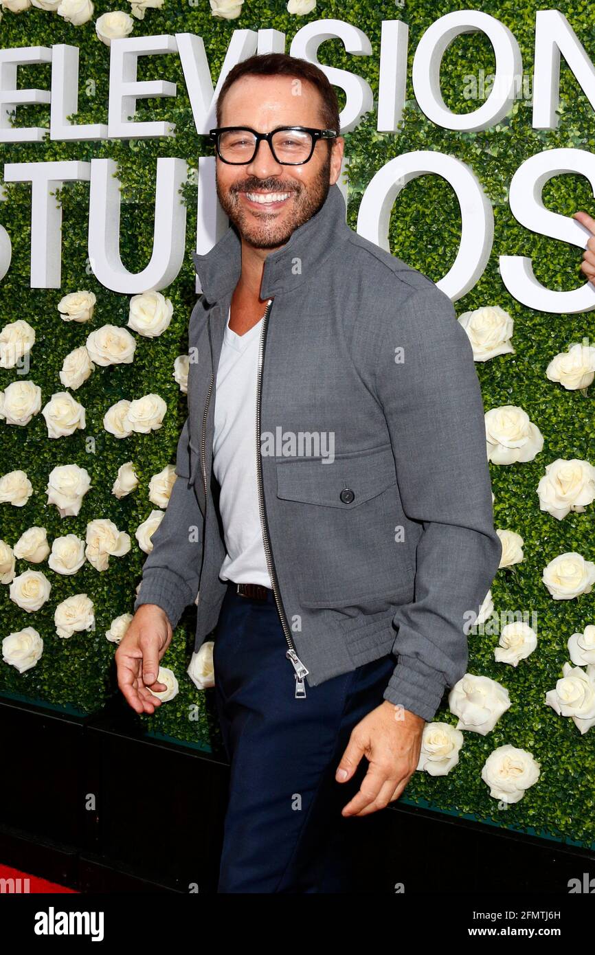 LOS ANGELES - AUG 1: Jeremy Piven at the CBS TV Studios Summer Soiree ...