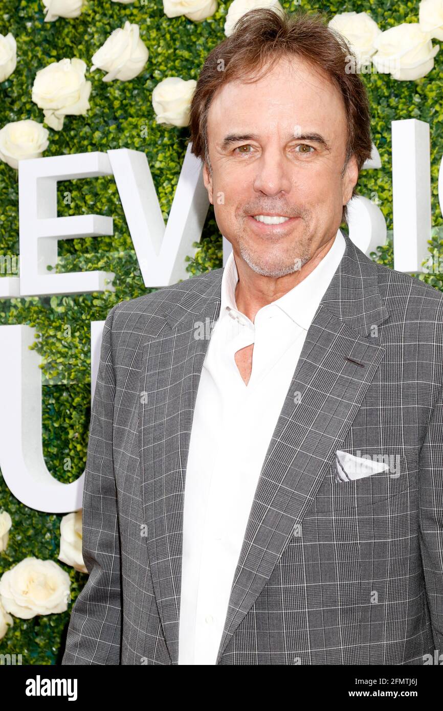 LOS ANGELES - AUG 1: Kevin Nealon at the CBS TV Studios Summer Soiree ...