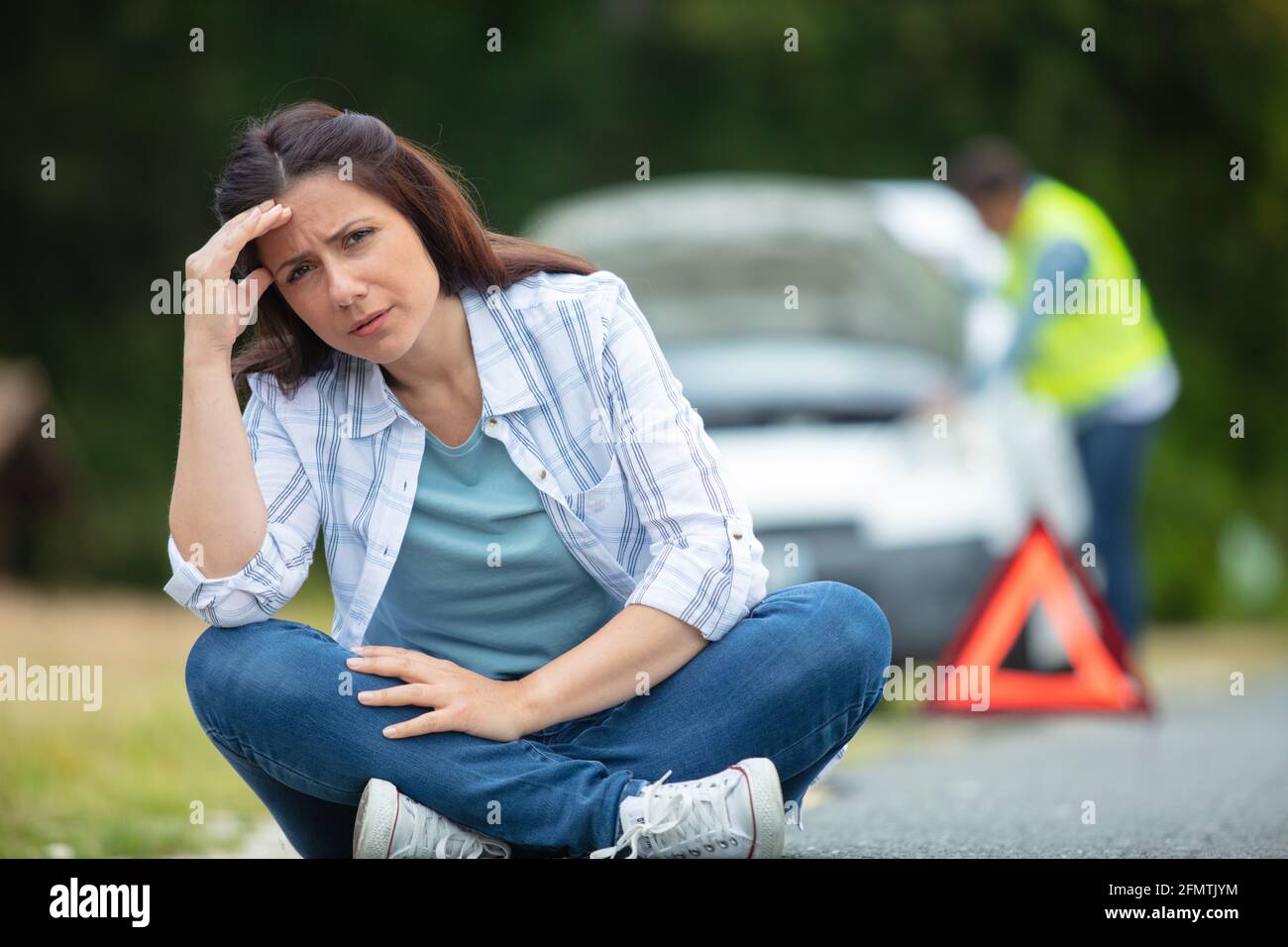 worried woman because a car breakdown Stock Photo - Alamy