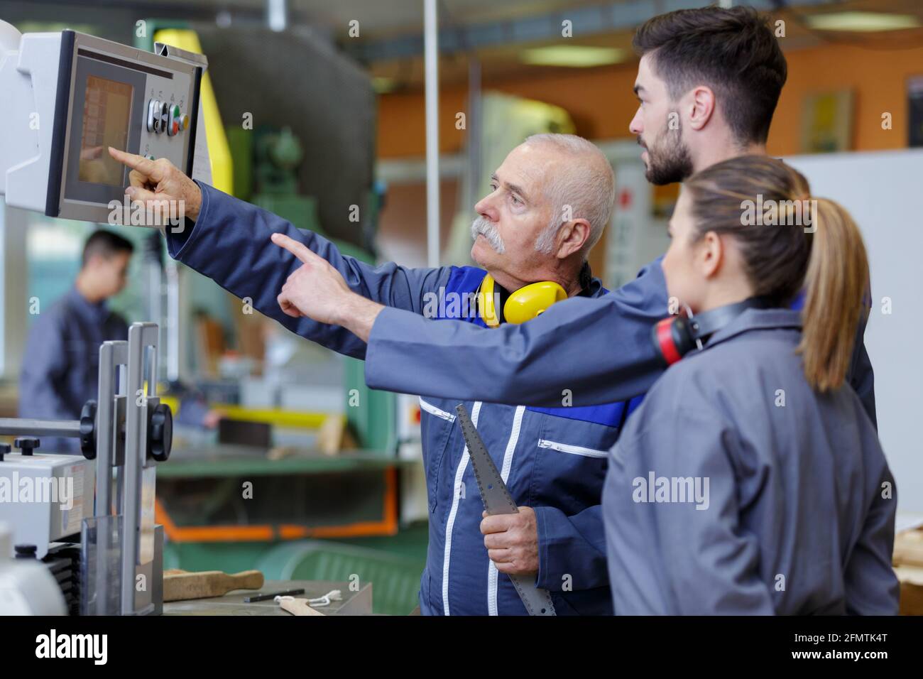 mechanic and apprentice with computer Stock Photo - Alamy
