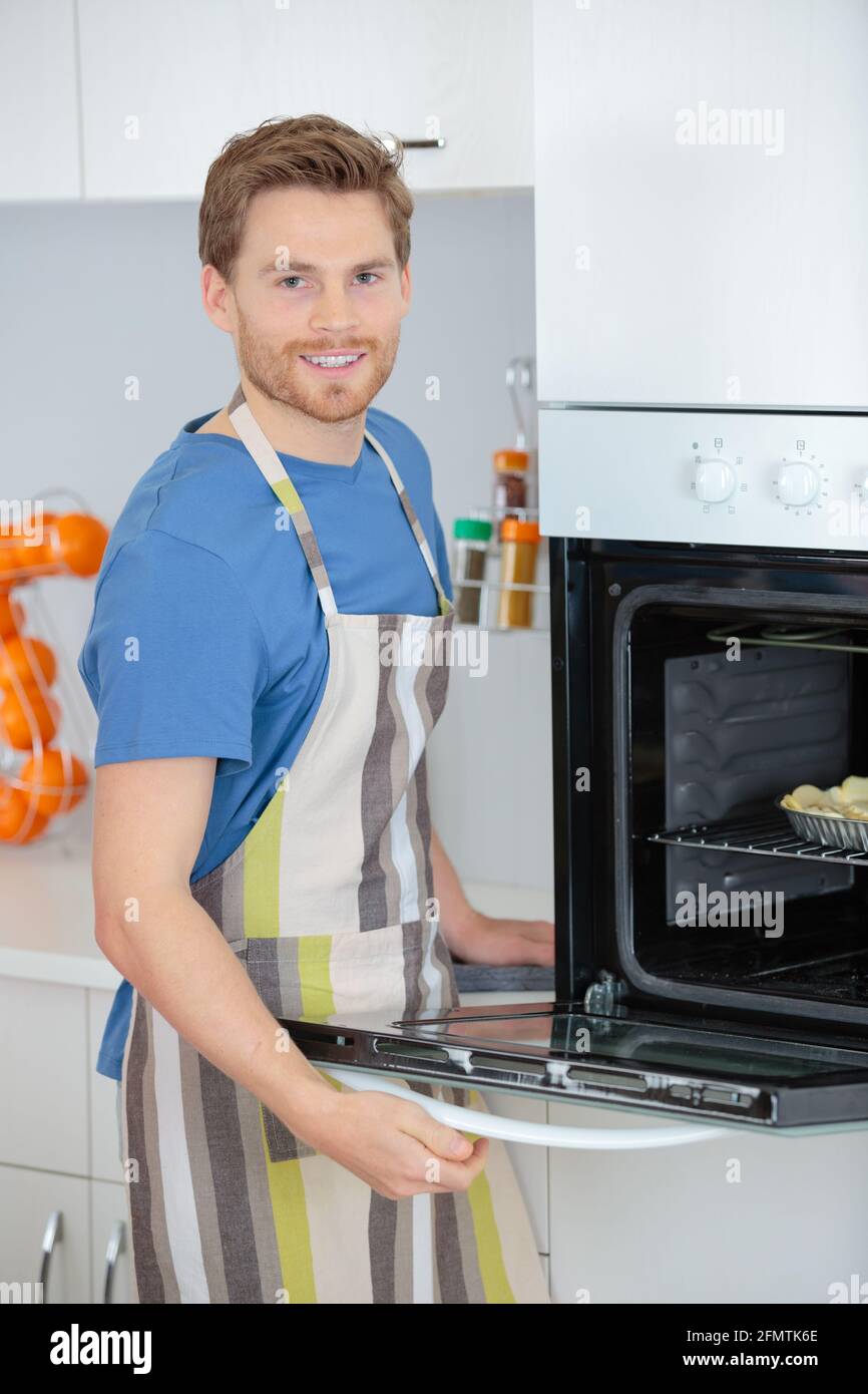 Pie oven door hi-res stock photography and images - Alamy