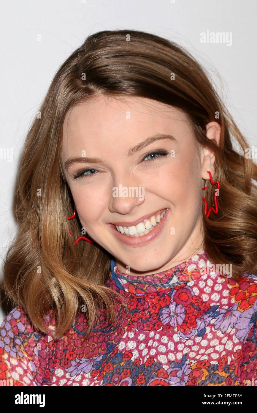 LOS ANGELES - MAR 23: Courtney Grosbeck at the On Set celebration of 30 ...