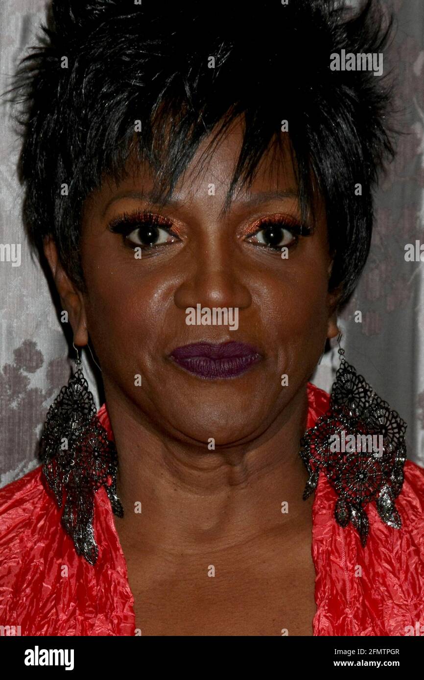 LOS ANGELES - AUG 20: Anna Maria Horsford at the Bold and the Beautiful ...