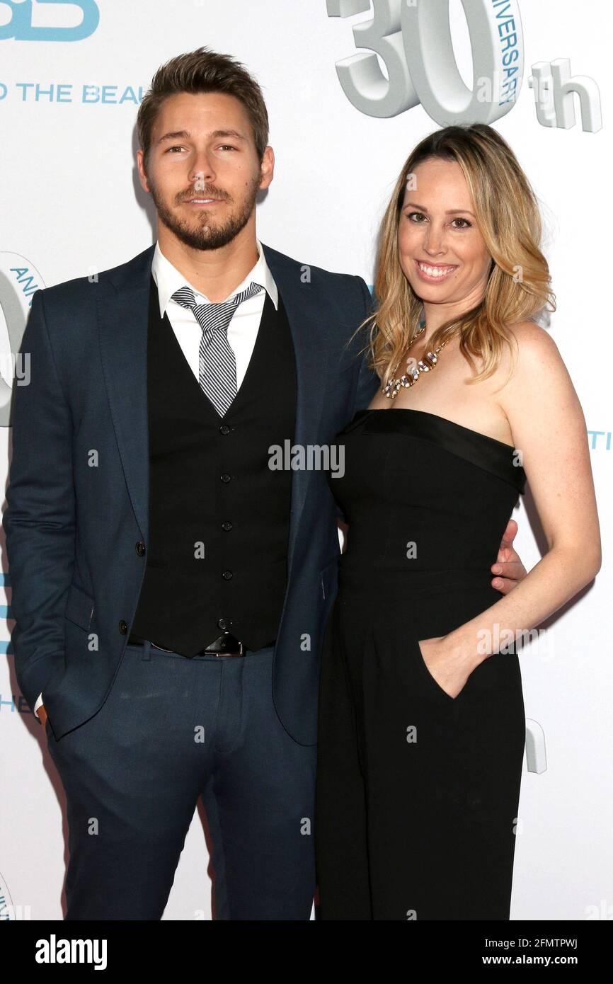 LOS ANGELES - MAR 18: Scott Clifton, Nicole Lampson at the "The Bold ...