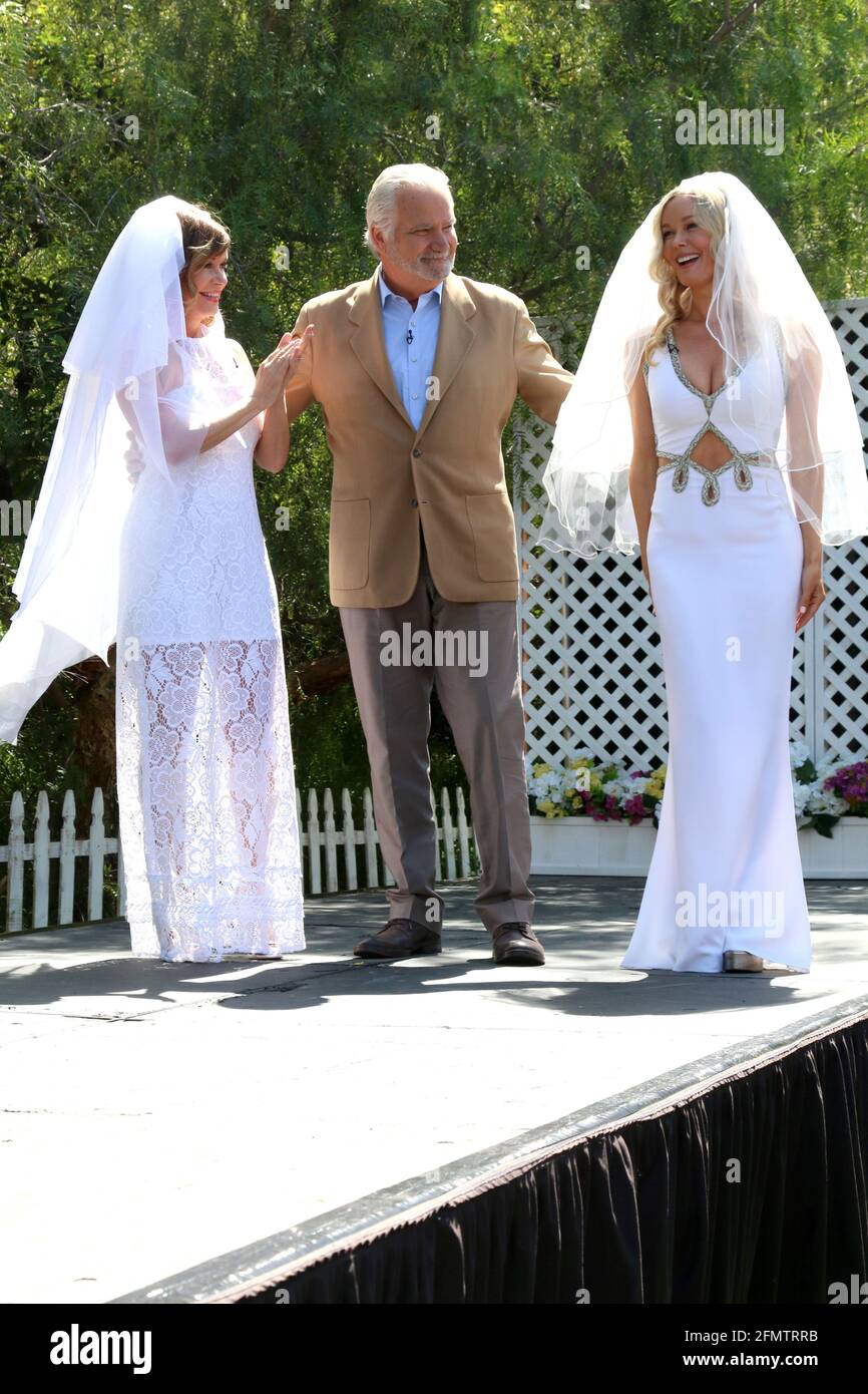 LOS ANGELES - APR 14: Bobbie Eakes, John McCook, Jennifer Gareis at the ...