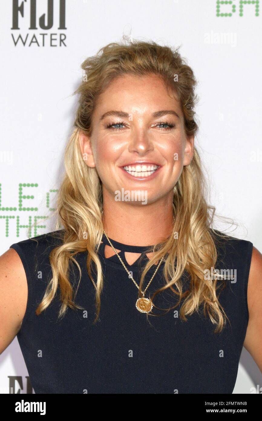 LOS ANGELES - SEP 16: Coco Vandeweghe at the "Battle of the Sexes" LA ...