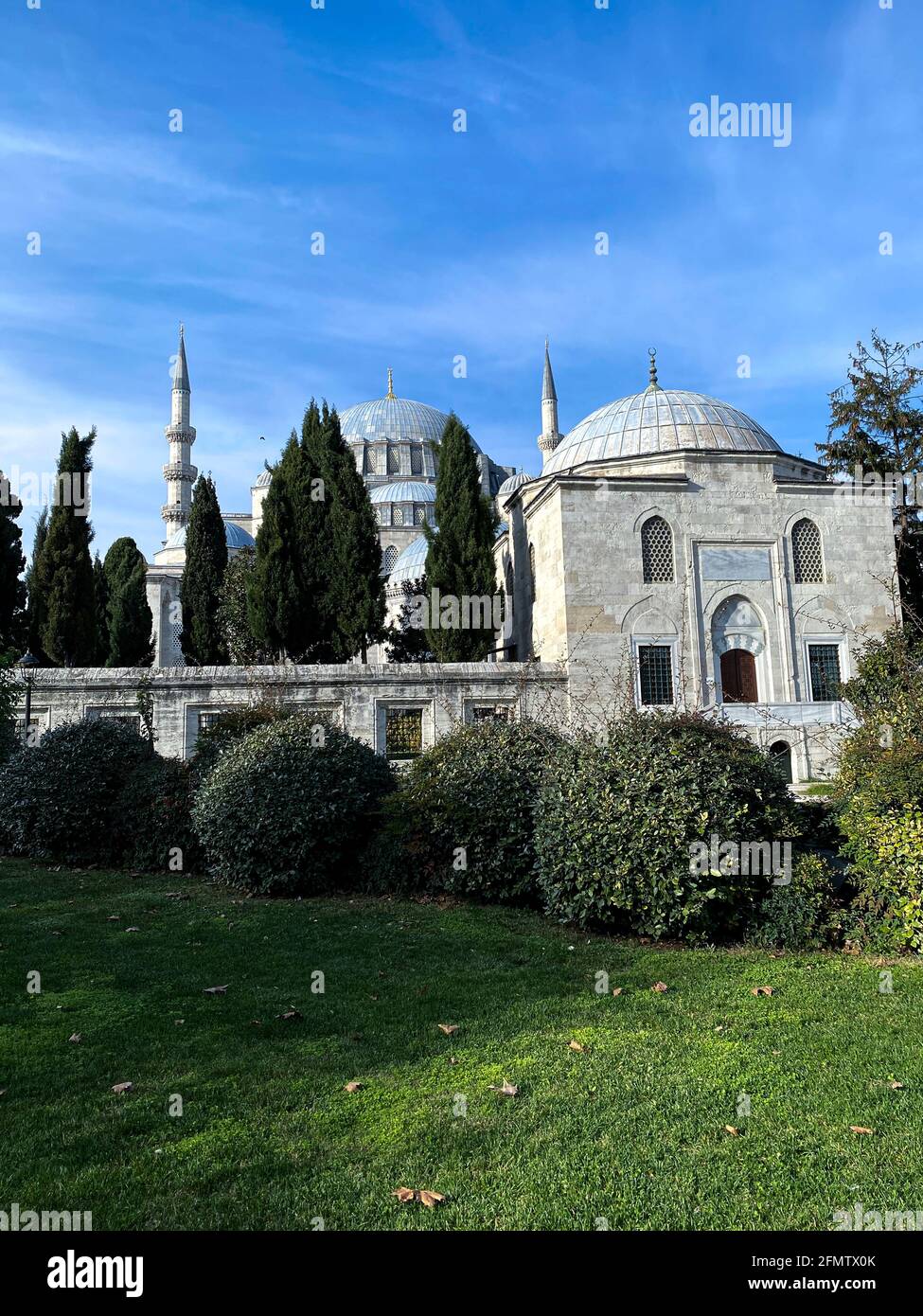 Suleymaniyah Mosque in Istanbul, free seat Stock Photo - Alamy