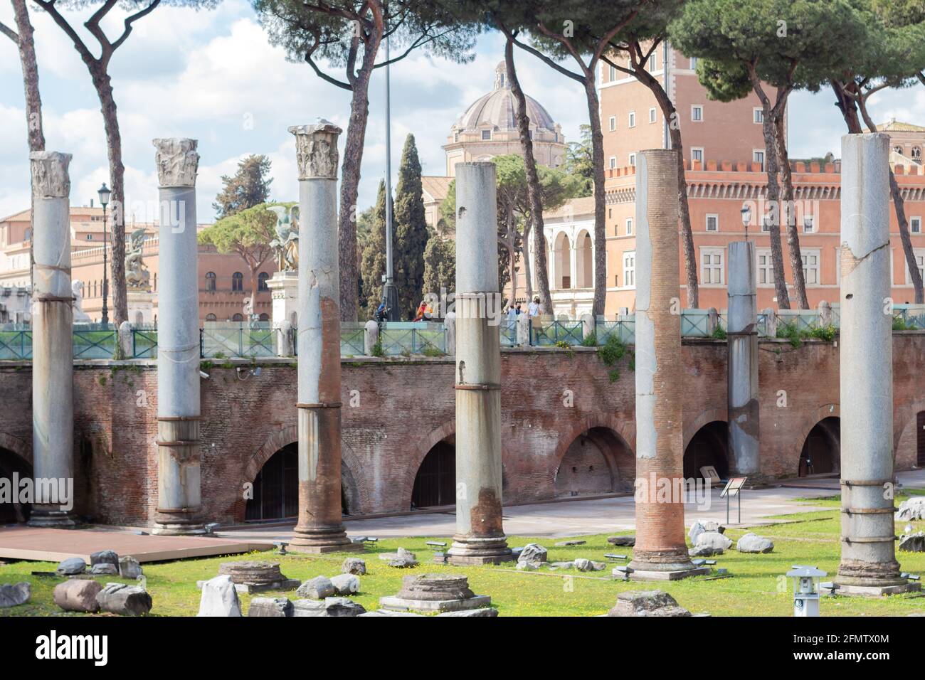 Rome forum dome sculpture hi-res stock photography and images - Alamy