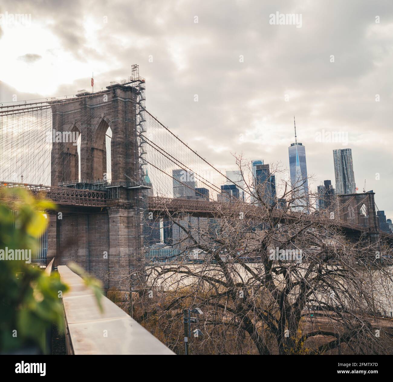 Brooklyn bridge panorama horizon skyline buildings Stock Photo - Alamy