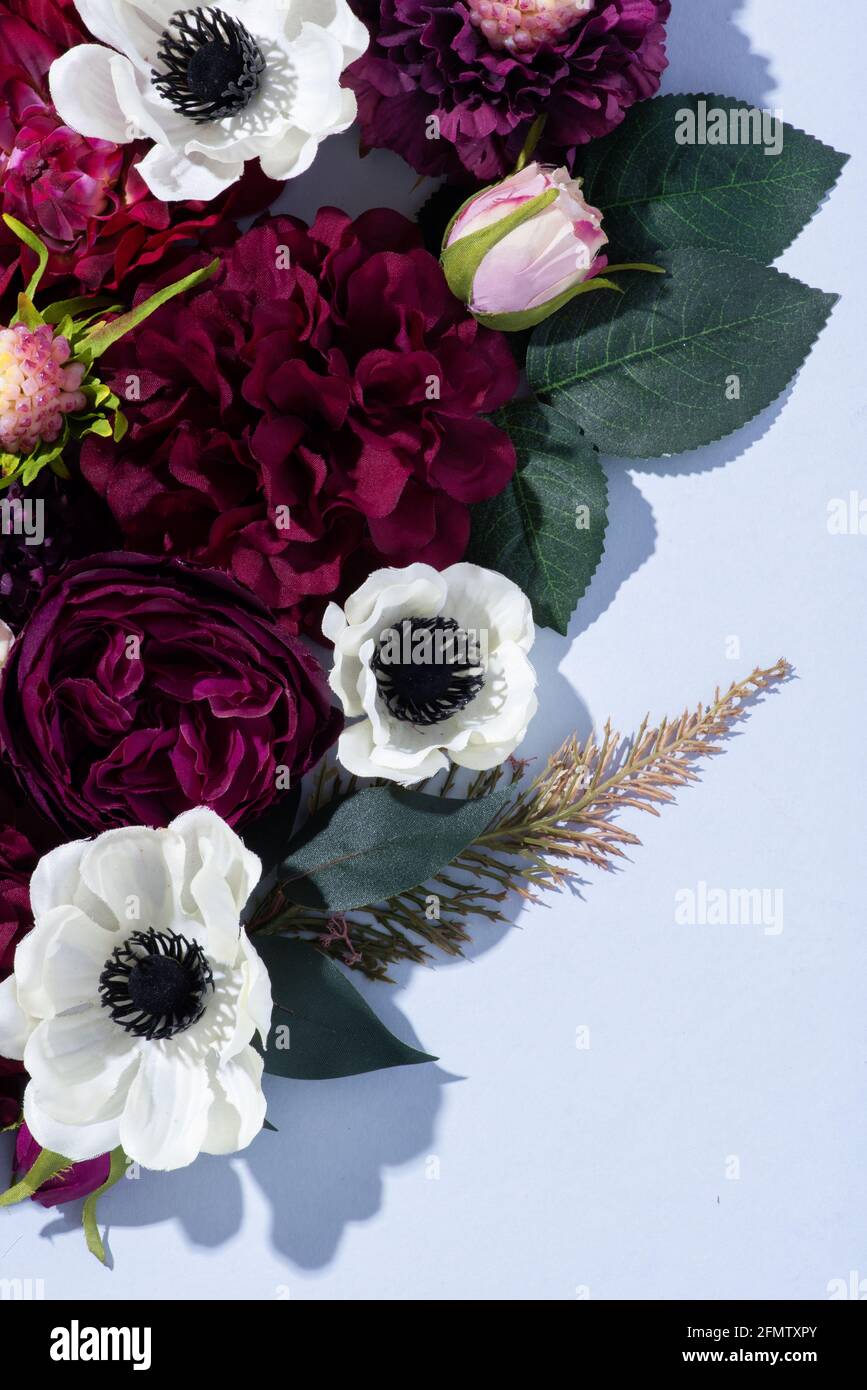 Jewel tone flowers hi-res stock photography and images - Alamy