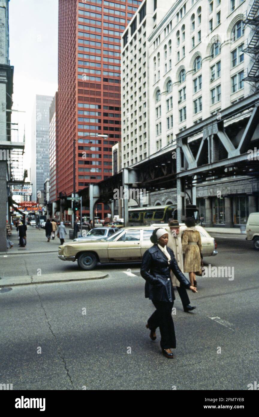 Chicago street scene 1970s hi-res stock photography and images - Alamy