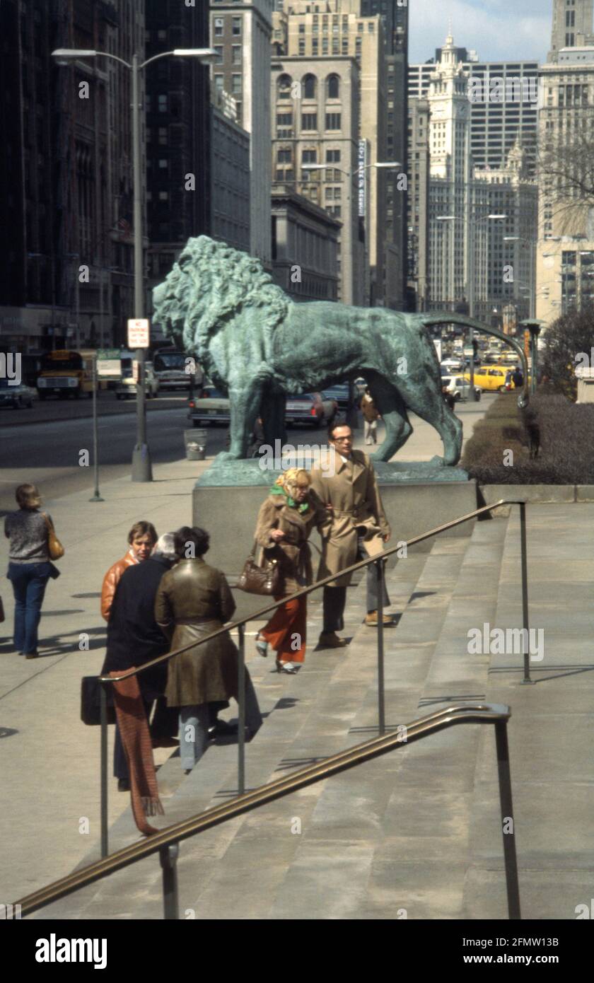 Chicago street scene 1970s hi-res stock photography and images - Alamy