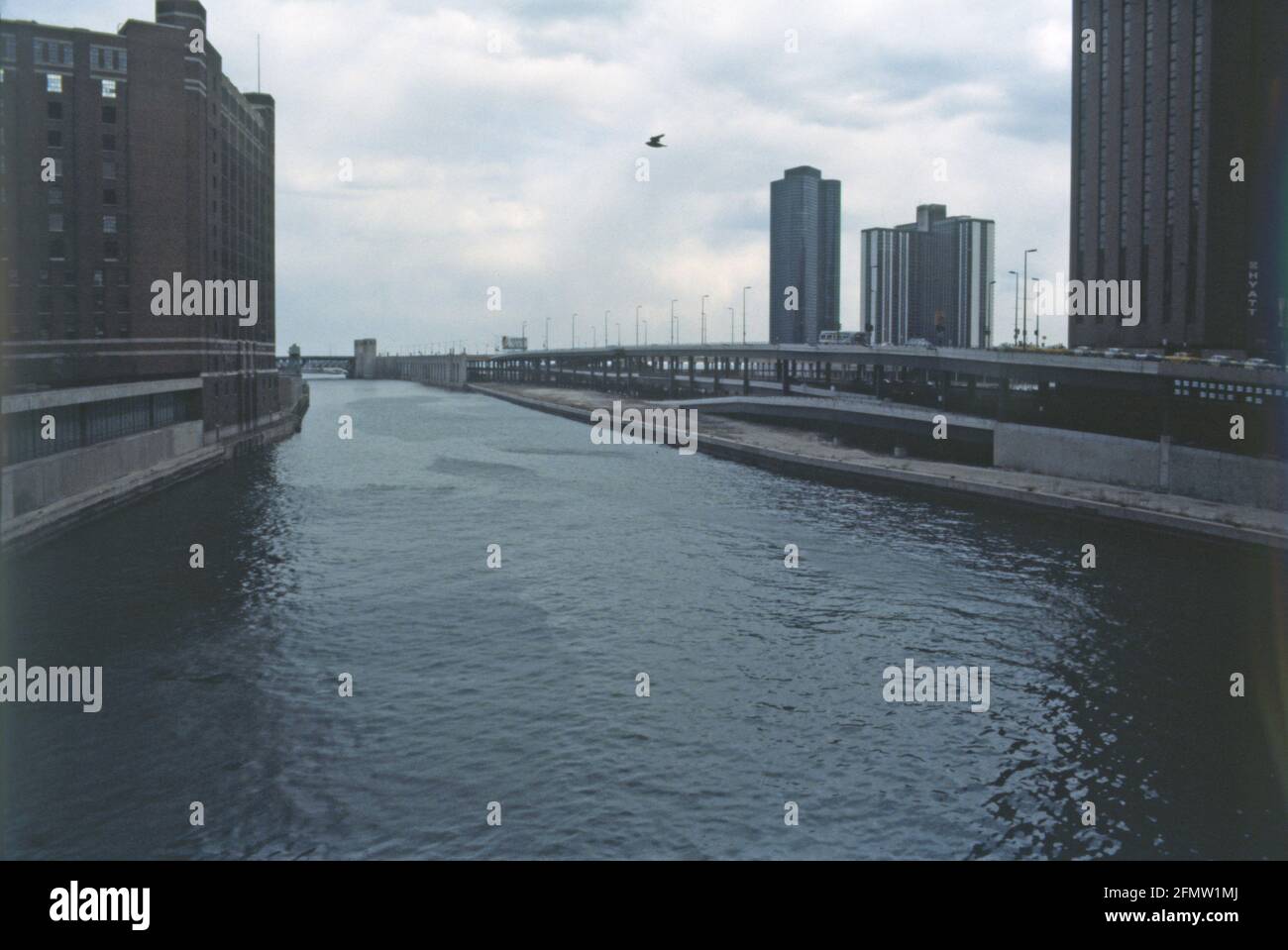 Downtown chicago 1970s hi-res stock photography and images - Alamy