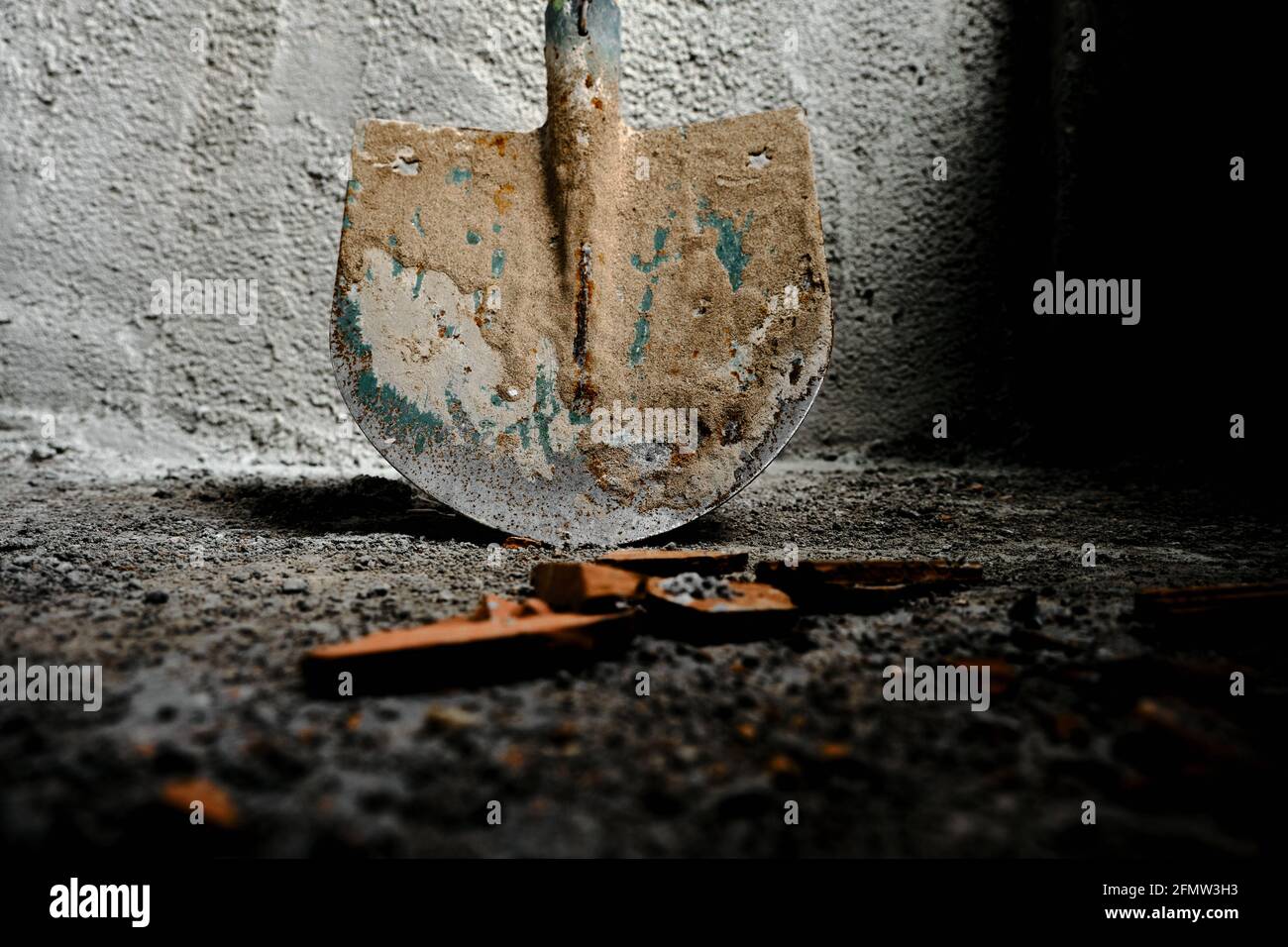 Side view shovel hi-res stock photography and images - Alamy