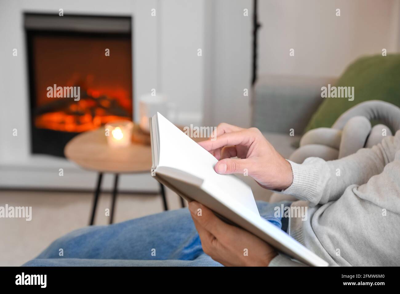 Man reading book by fire hi-res stock photography and images - Alamy