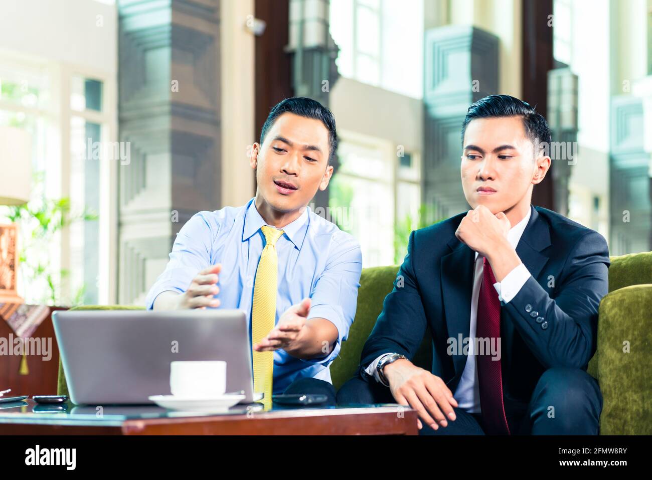 Asian man presenting meeting hi-res stock photography and images - Alamy