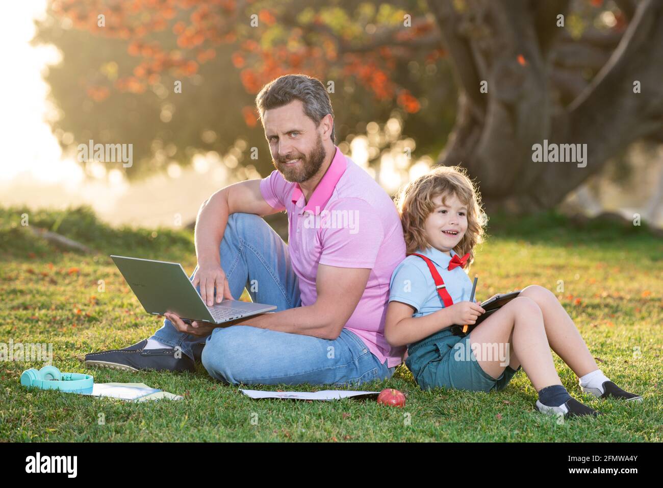 Son learning to walk father hi-res stock photography and images - Alamy