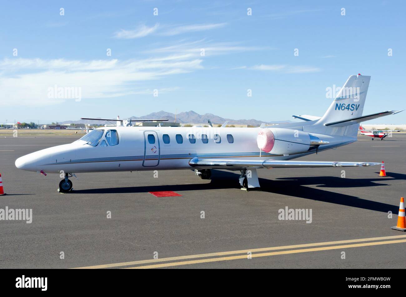 Airplanes at Falcon Field Airport in Mesa Arizona Stock Photo - Alamy