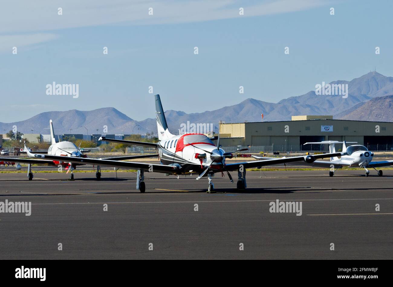 Airplanes at Falcon Field Airport in Mesa Arizona Stock Photo - Alamy