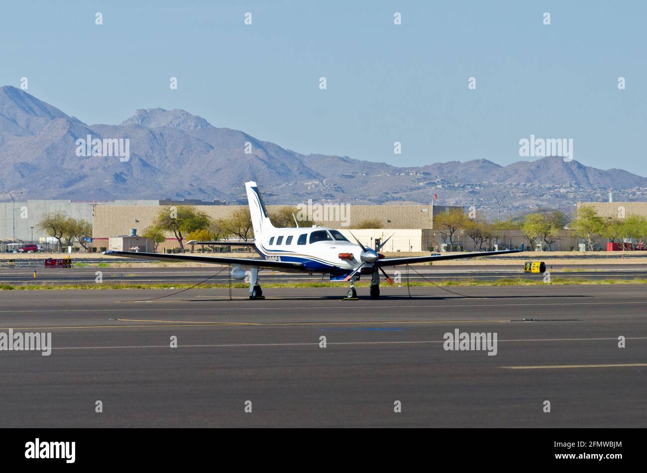 Airplanes at Falcon Field Airport in Mesa Arizona Stock Photo - Alamy
