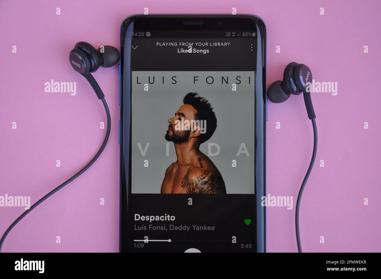 Luis fonsi despacito daddy yankee hi-res stock photography and images ...