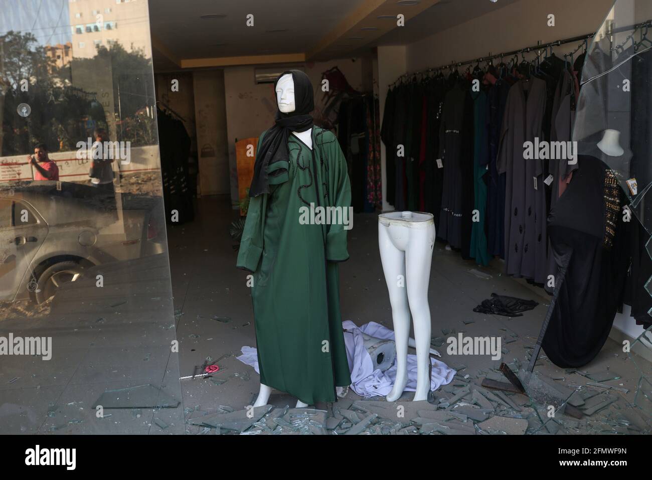 Broken Mannequin High Resolution Stock Photography and Images - Alamy