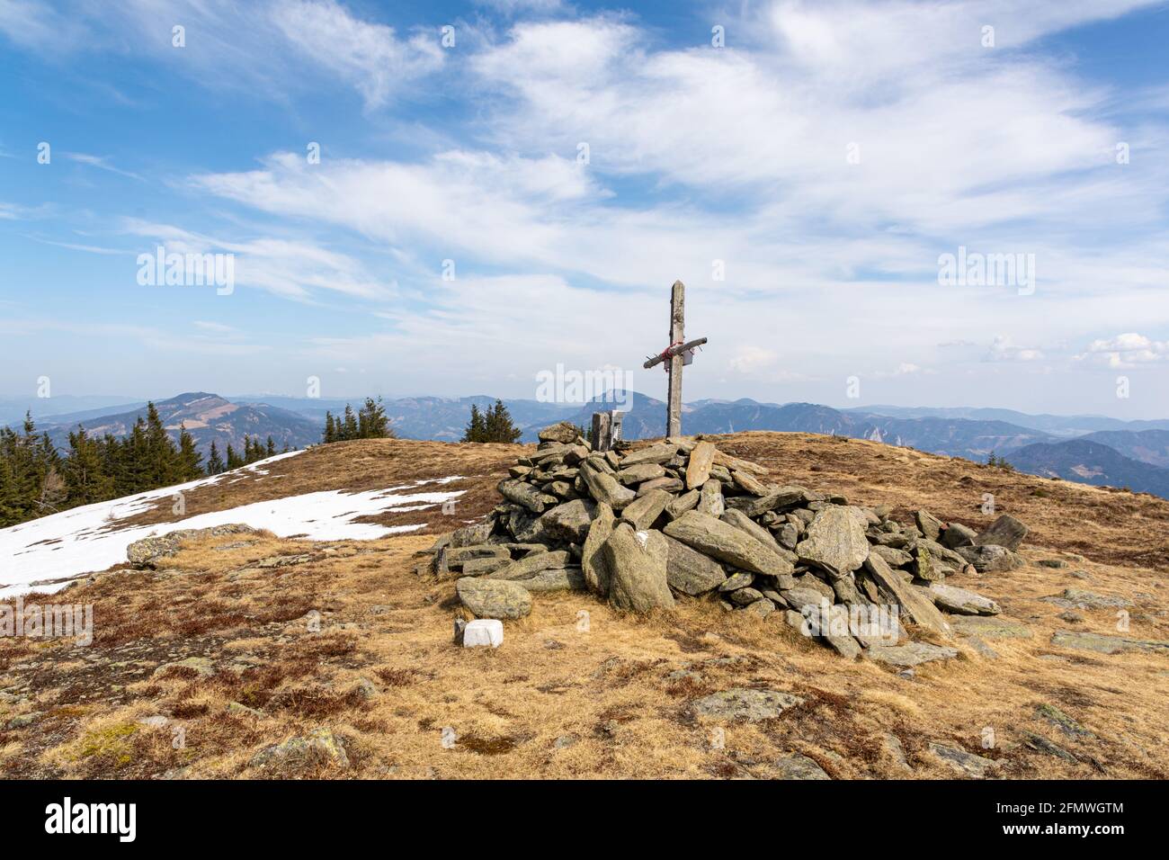 Cross on top mountain austria hi-res stock photography and images - Alamy