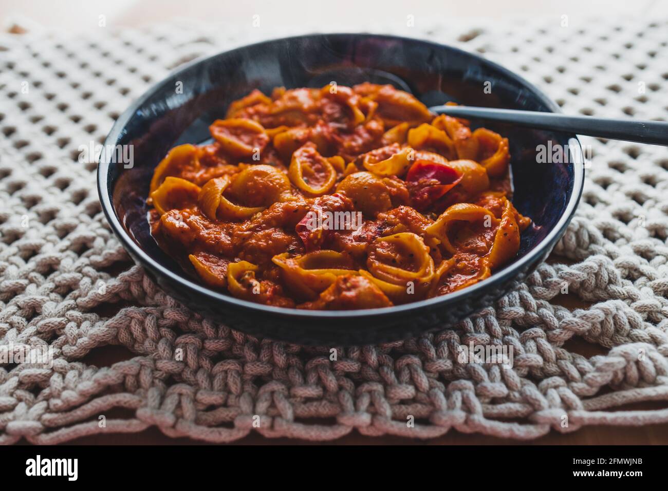 vegan red bell pepper sauce shell pasta, healthy plant-based food ...