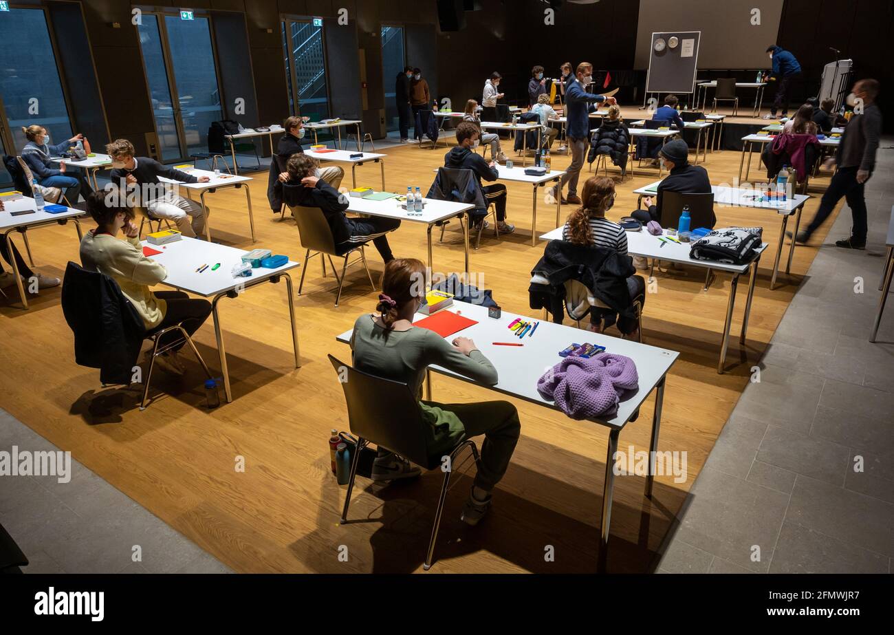 Abitur 2021 hi-res stock photography and images - Alamy