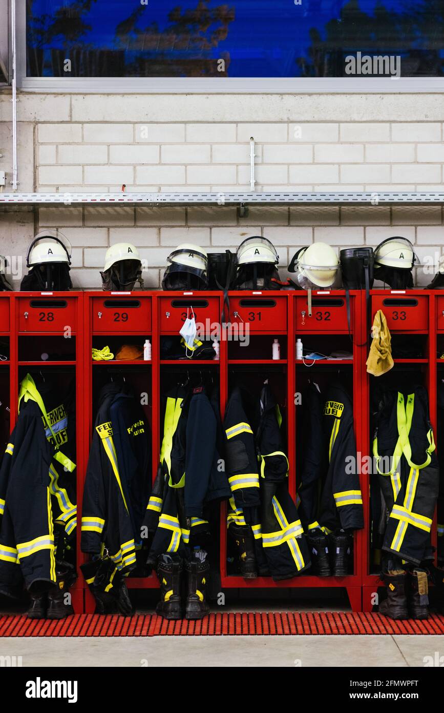 Engine room fire drill hi-res stock photography and images - Alamy